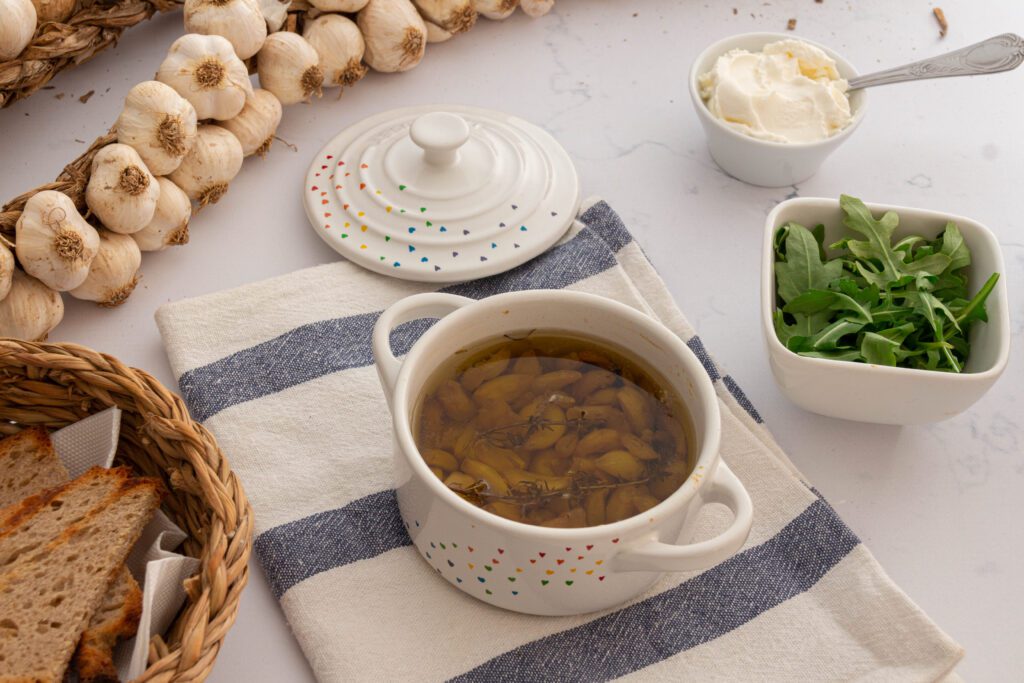 Garlic confit – beli luk u maslinovom ulju - KAŠIKA ČAROLIJE